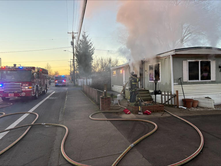 One displaced after mobile home fire in Gladstone