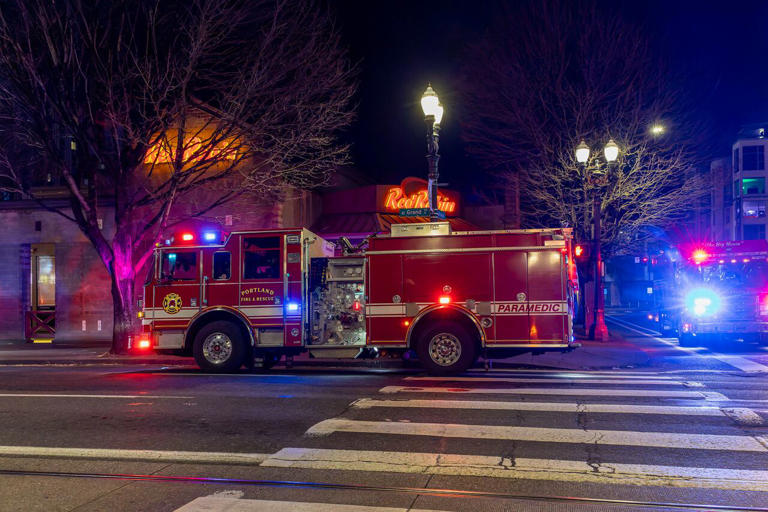 Crews respond to fire at restaurant on Grand Ave. in NE Portland
