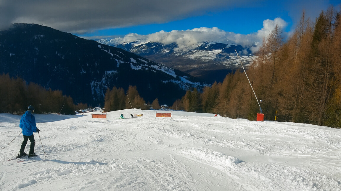 Skiing the Grand Renard slope in Les Arcs