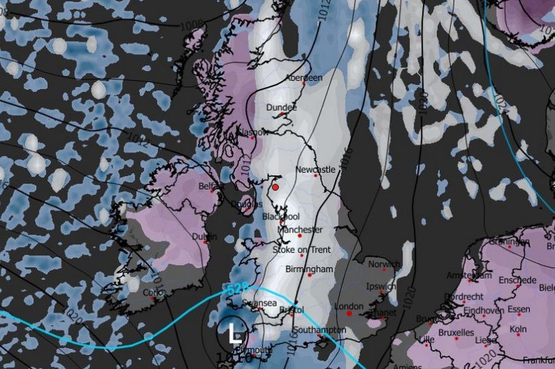 Met Office warns of 'weather battle' as sleet and snow set to take over UK
