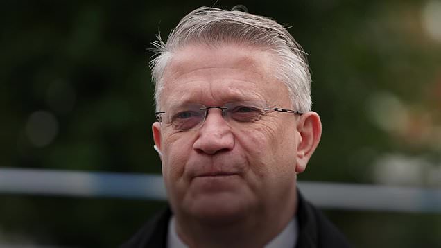 Andrew Rosindell becomes second Tory MP to defect to Reform in a week