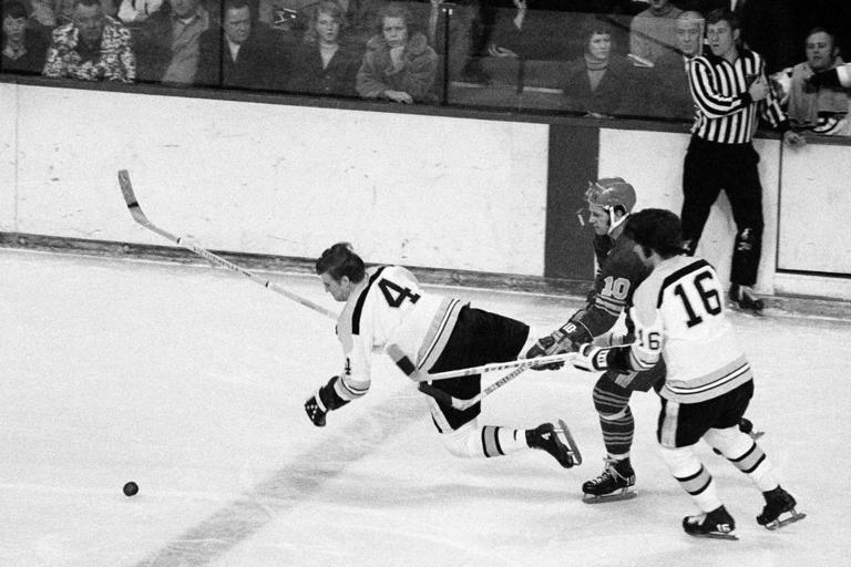 Phil Goyette, former NHL forward and Islanders' first coach, dies at 92