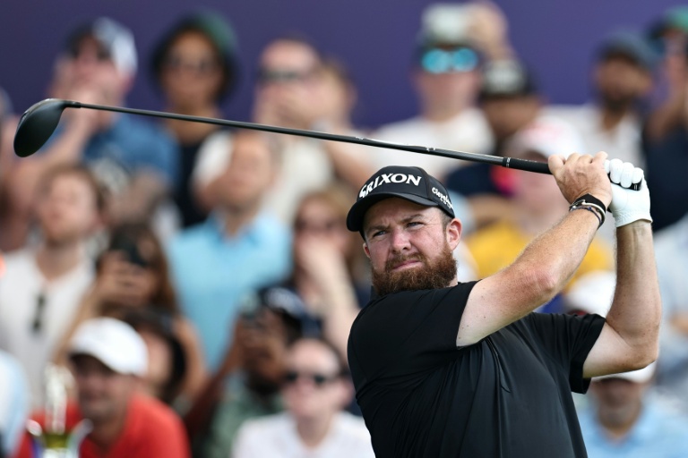 Elvira wins Dubai Invitational after Lowry's last hole meltdown