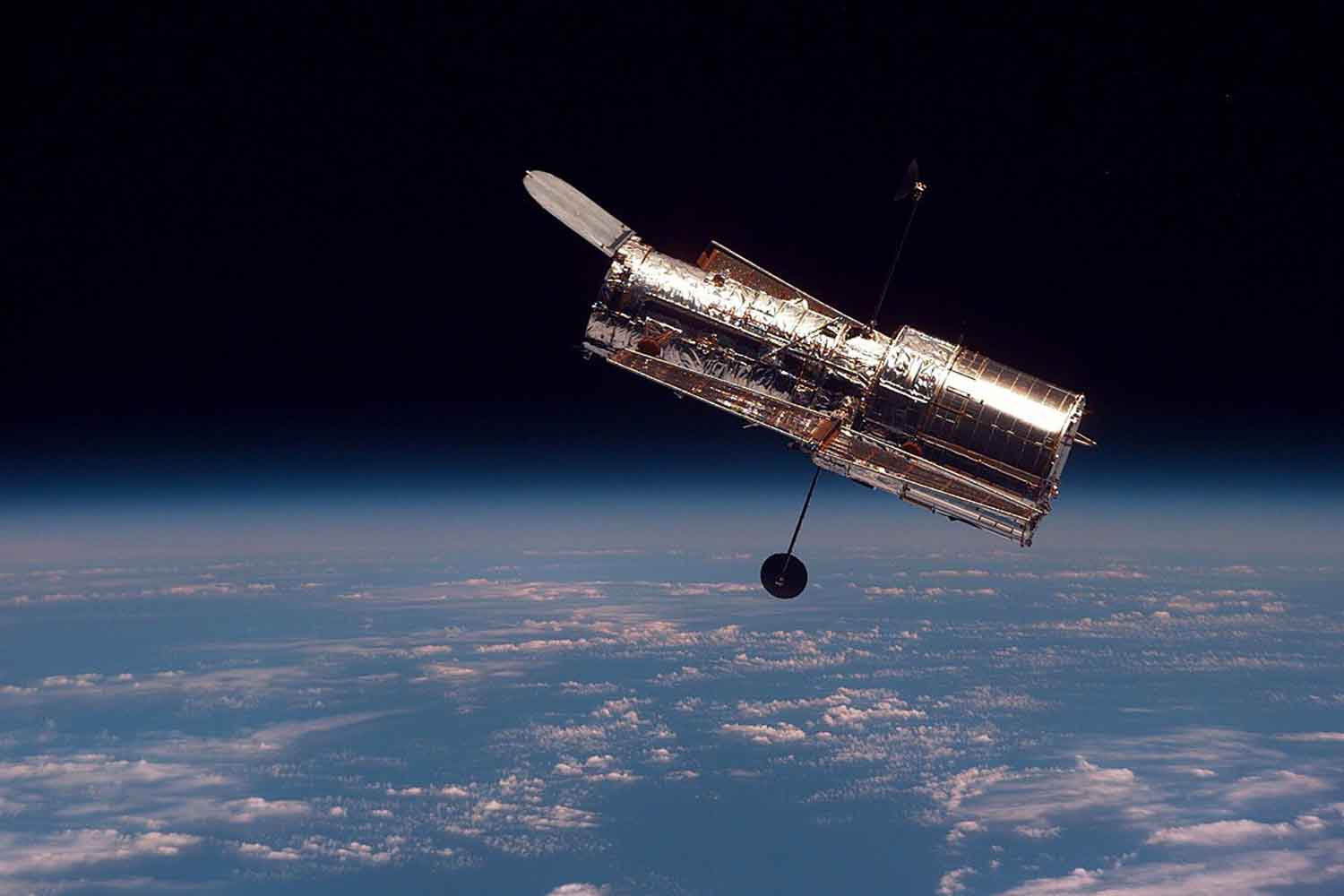 Hubble sta per cadere sulla Terra: quando avverrà il rientro ...