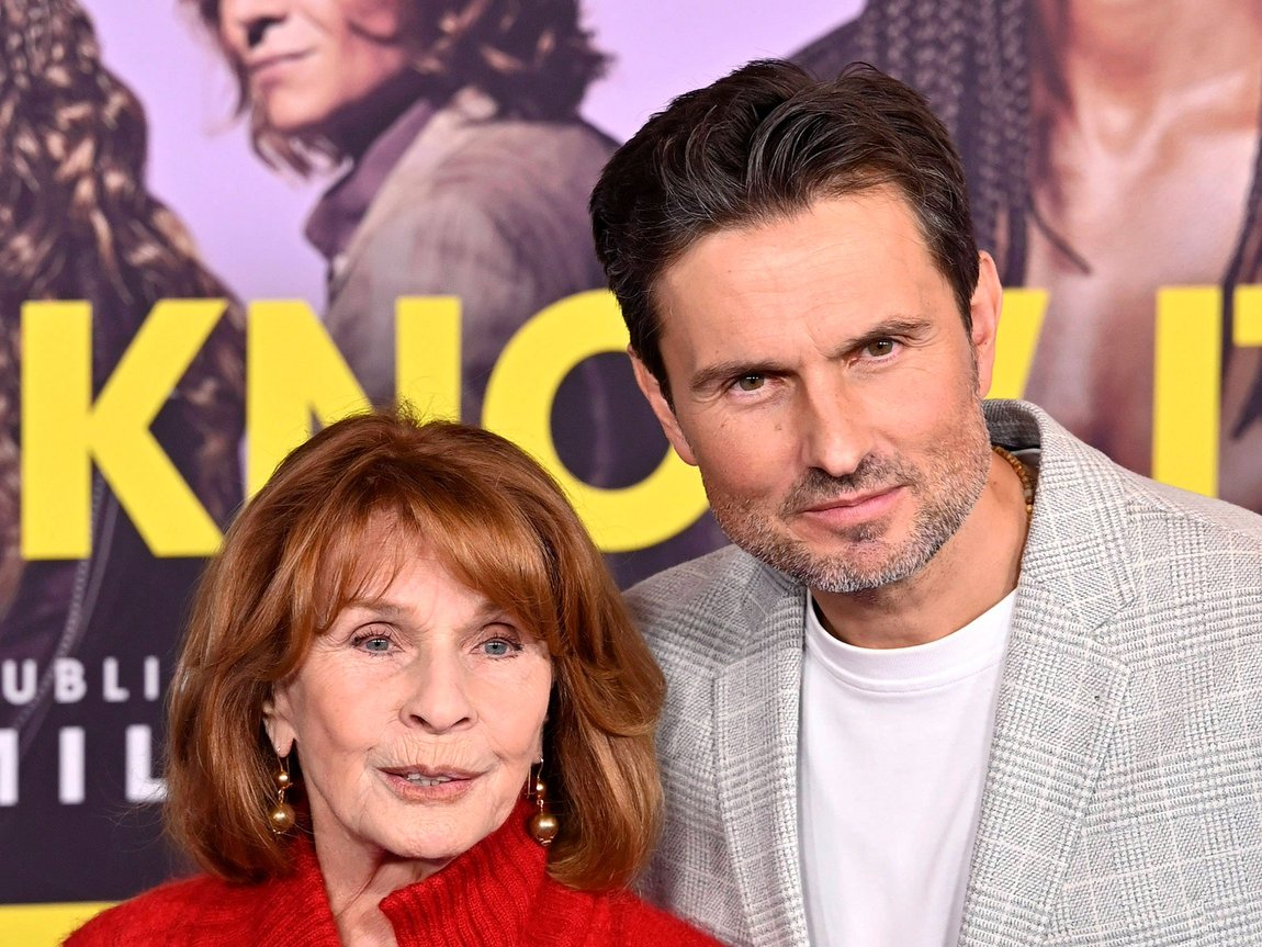 Senta Berger gestürzt: Ihr Sohn Simon Verhoeven gibt Gesundheitsupdate