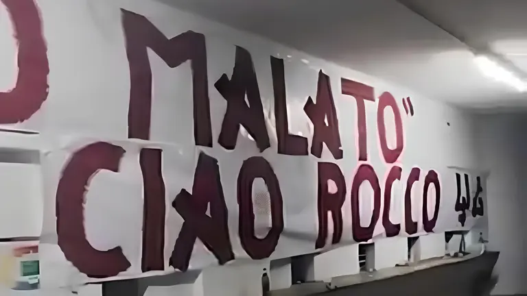 In Italia calcio malato, ciao Rocco, striscione di saluto dei tifosi ...