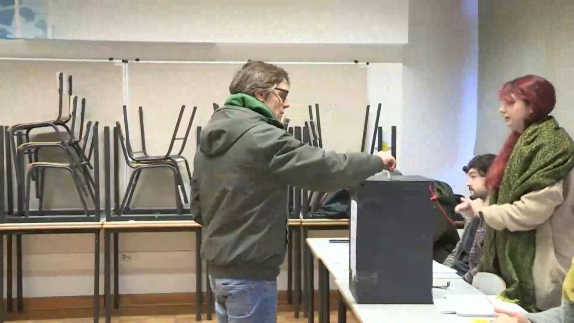 Portugal presidential vote wide open as far-right surge expected