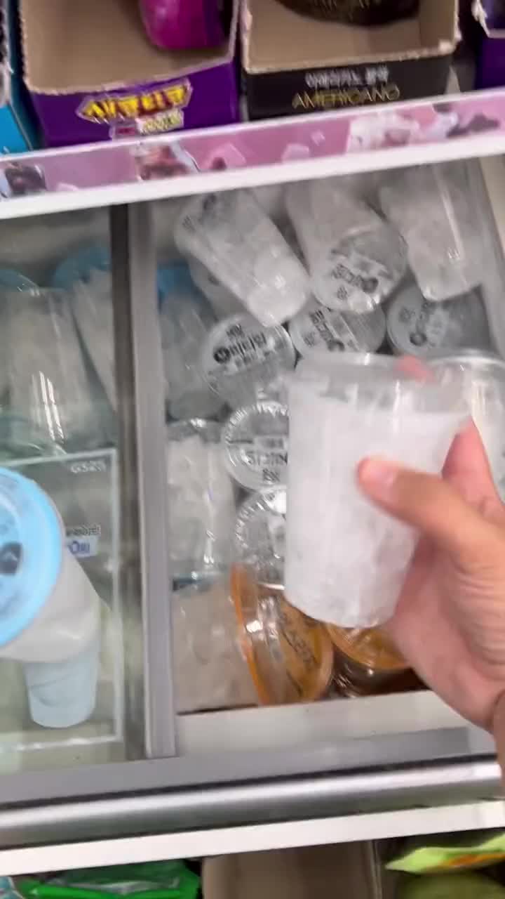 Trying the viral Korean blue lemonade ice cup