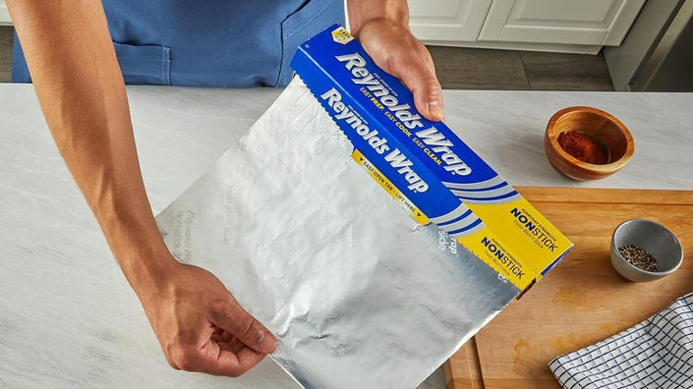 What every color of Reynolds Wrap aluminum foil box actually means