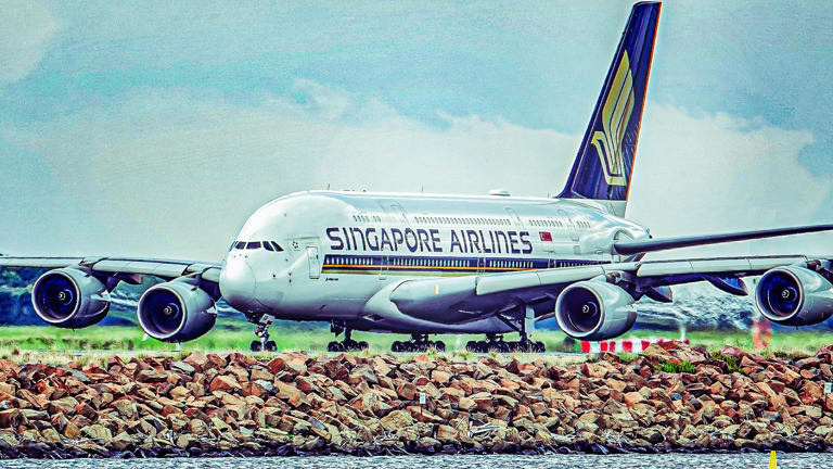 Why does the Airbus A380 have 2 different engine types?