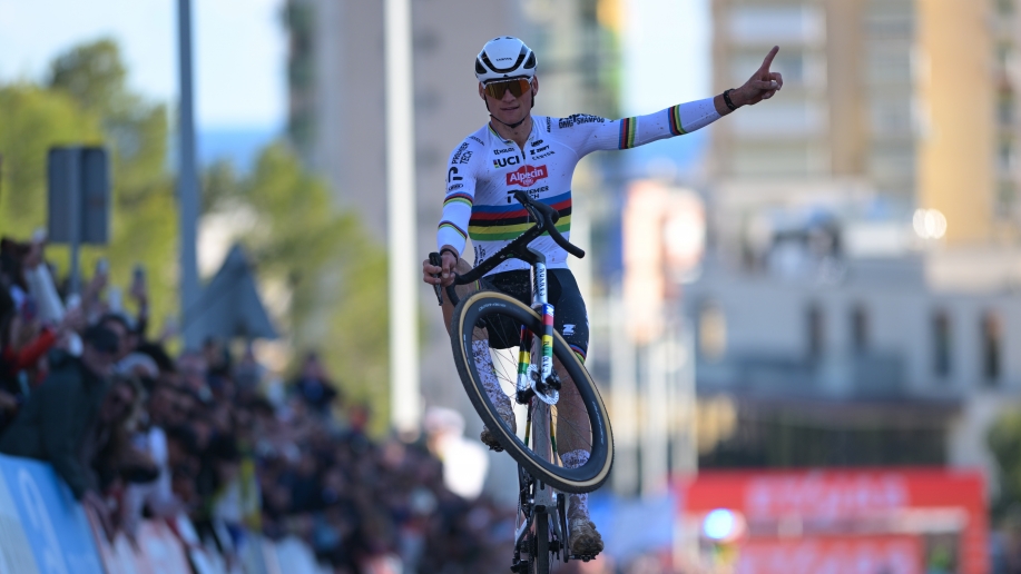 Mathieu van der Poel ne devait pas participer mais a encore gagné
