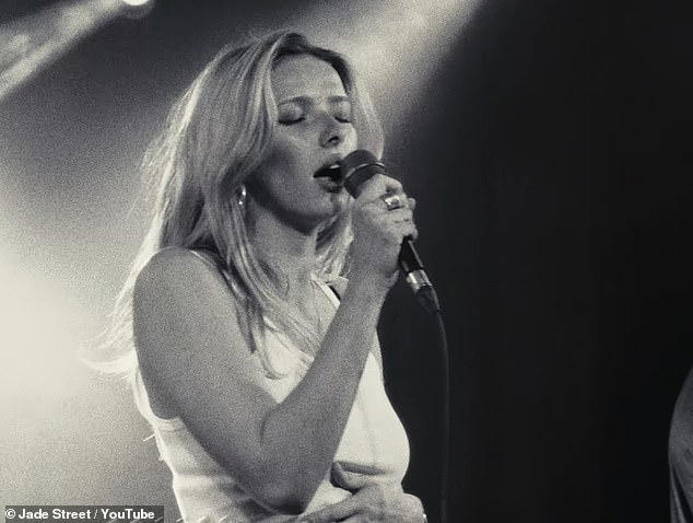 Gwyneth Paltrow talks empty nest syndrome after her kids Apple, 21, and ...