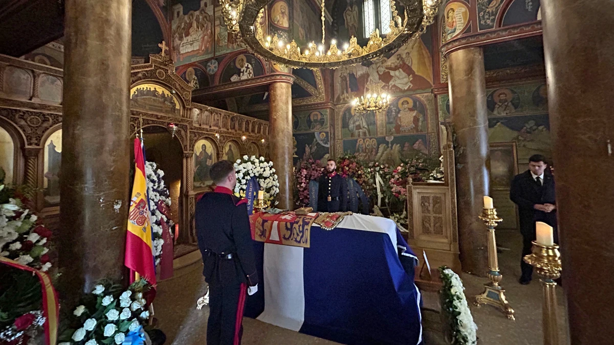 Un periodista griego aclara el significado de la bandera que cubrió el ...