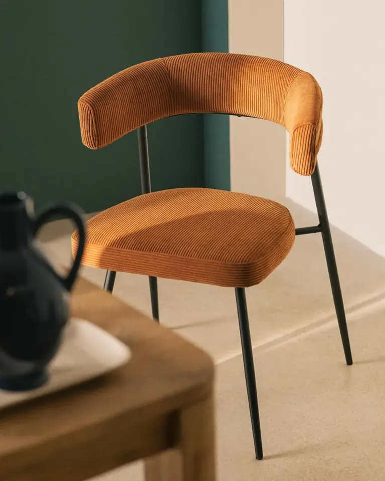 Velluto a coste negli interni 2026: il tessuto che ridisegna comfort ed ...