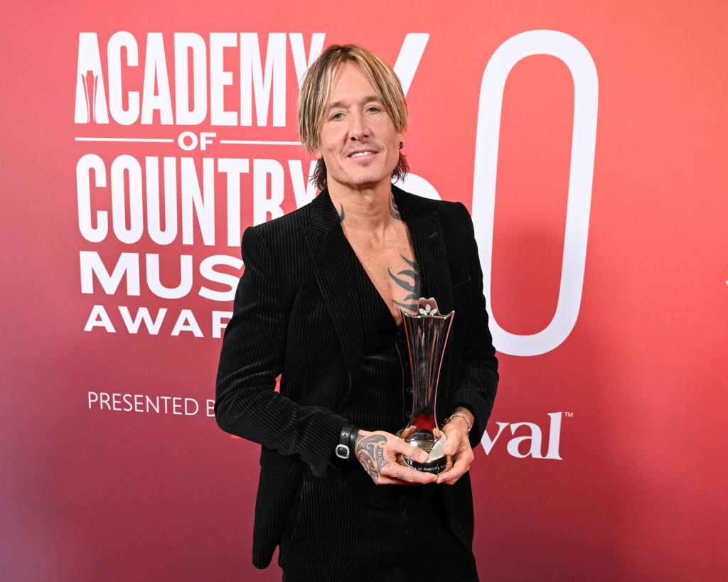 Keith Urban has allegedly moved in with a singer 32 years his junior ...