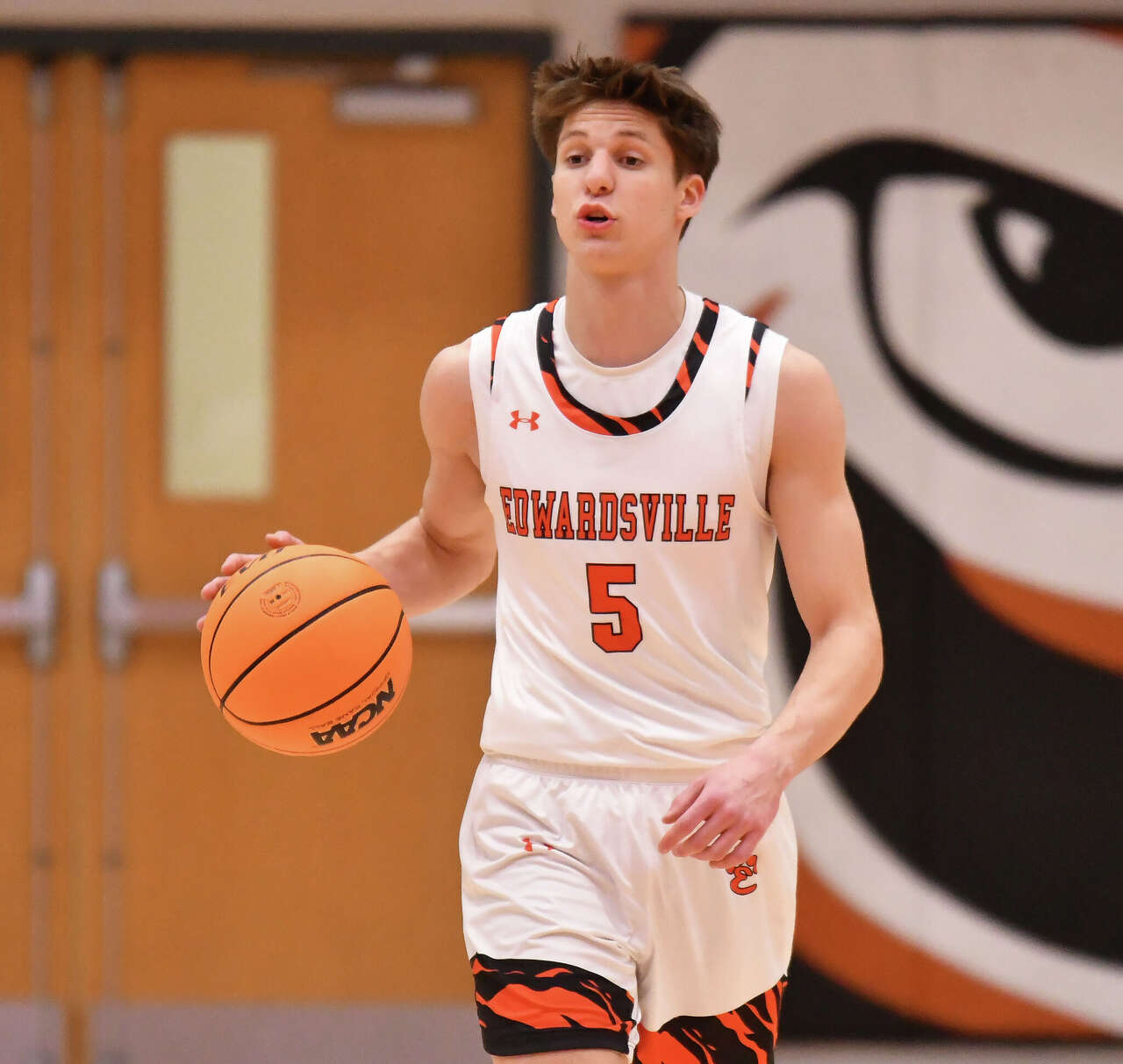 Weller's career game lifts Tigers past Crusaders