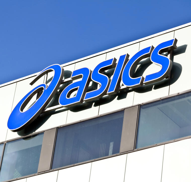 Asics' 'Incredibly comfortable' stability sneakers are $80 off at Foot ...