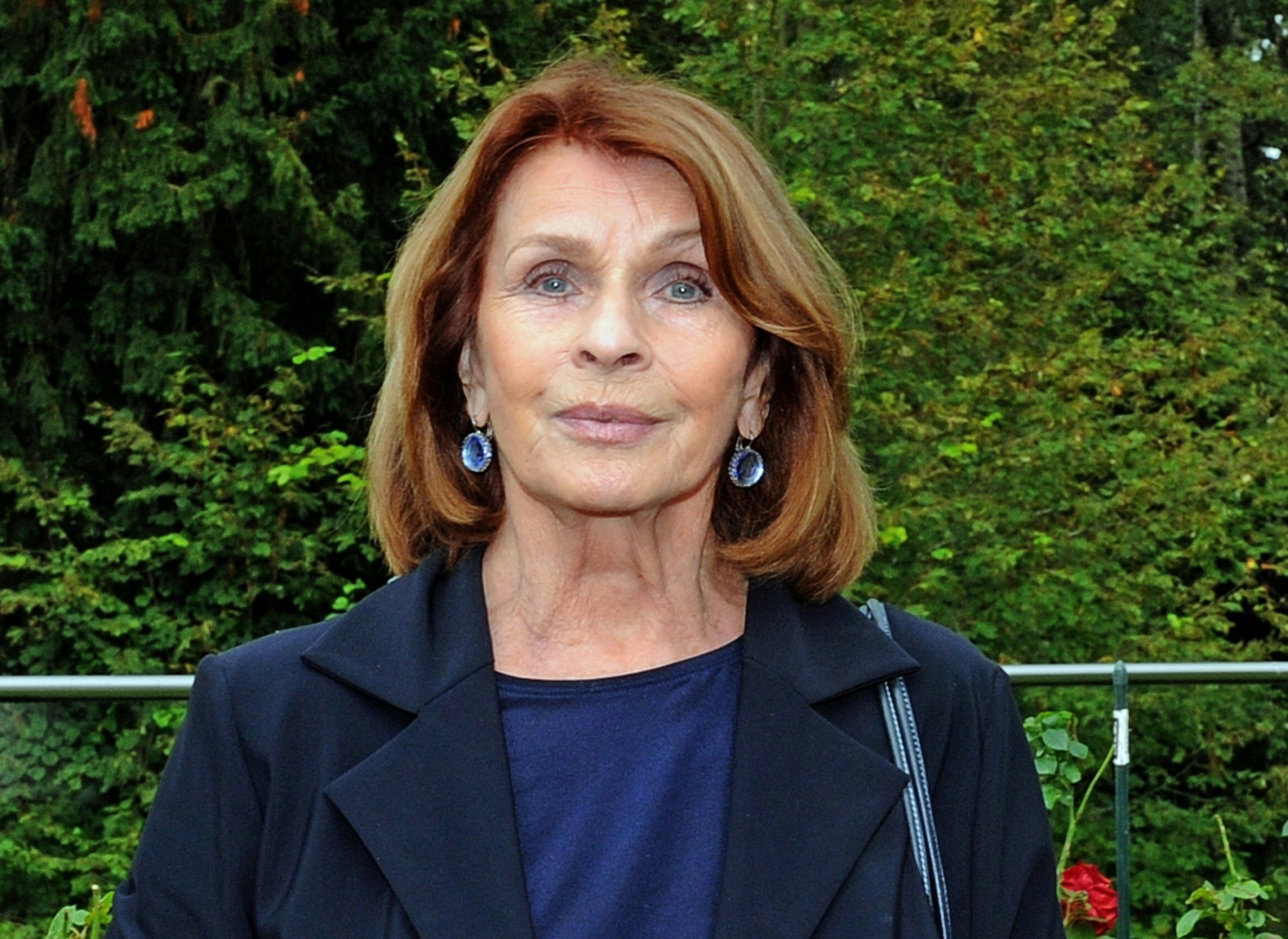 Notärzte gerufen: Senta Berger nach Sturz operiert – Auftritte abgesagt