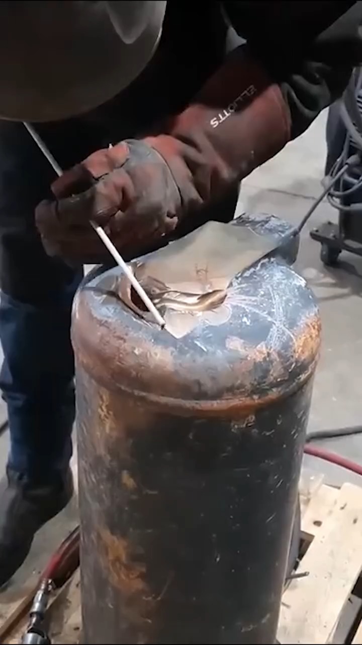 Machining a new eye for a D10 dozer