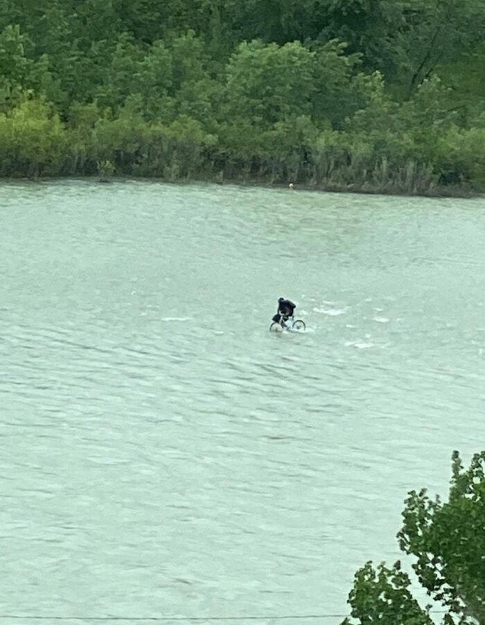 31 random posts from this Instagram account that are both funny and ...