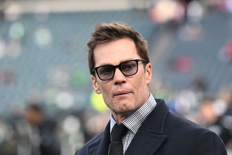 Tom Brady can't resist Patrick Mahomes dig during NFL playoff commentary