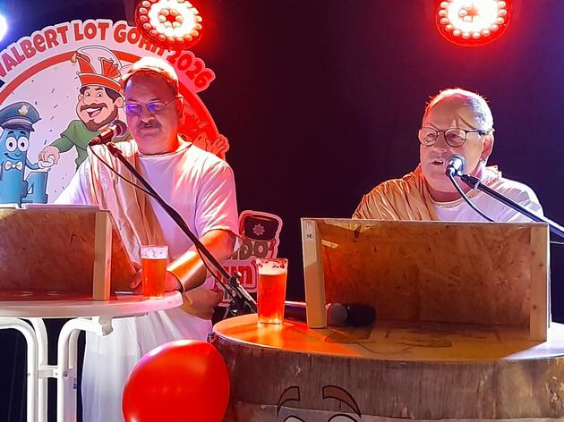 Knapp 100 Männer feiern bei der „Krachenden Hültekanne“