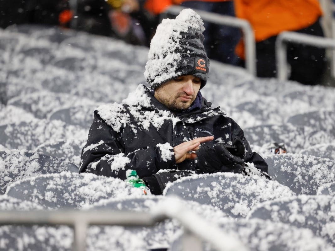 Bears warn fans to 'prioritize safety' amid subzero wind chills, snow ...