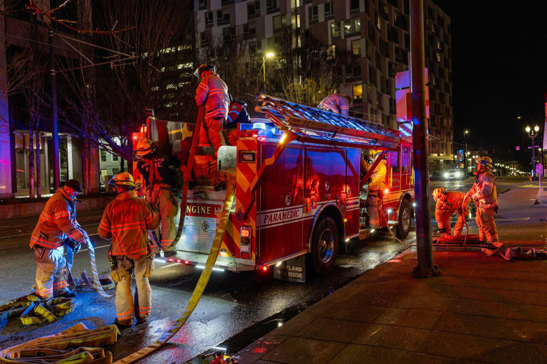 Crews respond to fire at restaurant on Grand Ave. in NE Portland