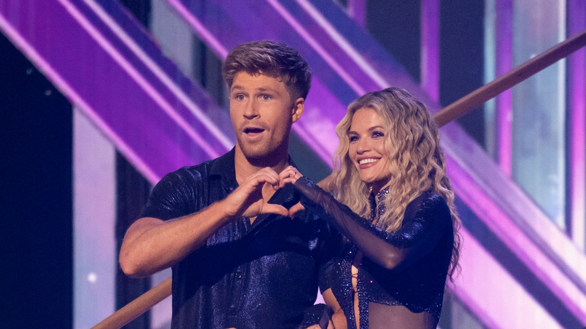 Robert Irwin y Witney Carson recrean el icónico baile de DWTS en el ...