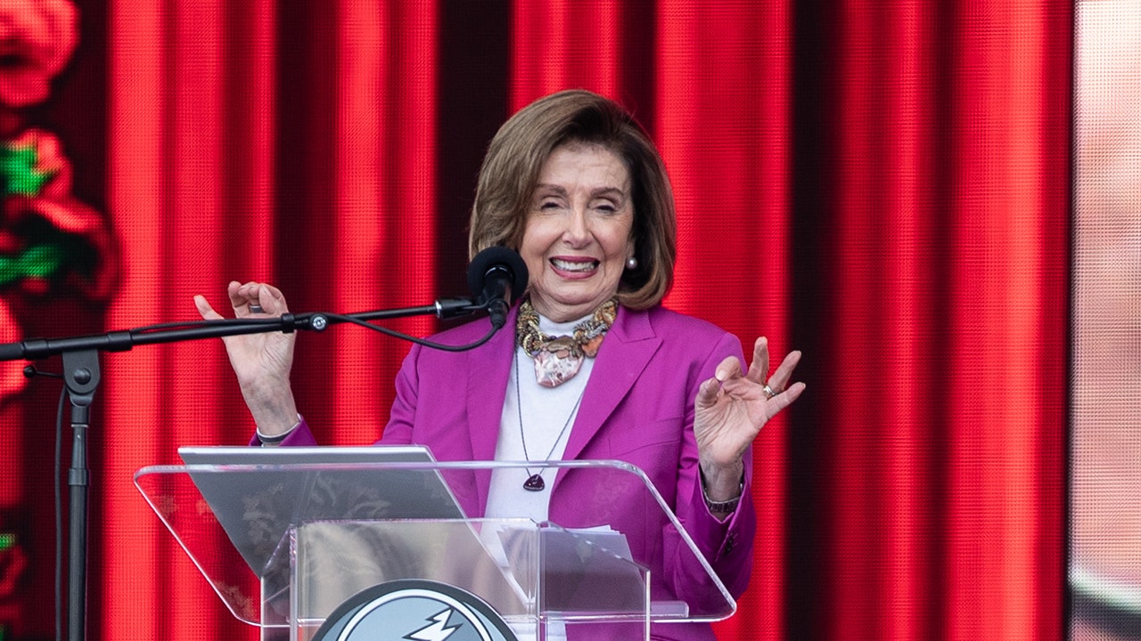 Nancy Pelosi faces social media backlash over behavior at Bob Weir ...