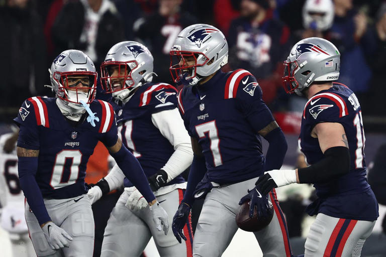 Patriots take down Texans in turnover-filled affair to reach AFC title game