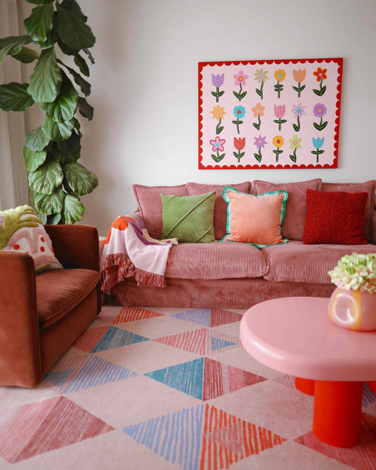 This 'blank' living room got a cozy, colorful makeover