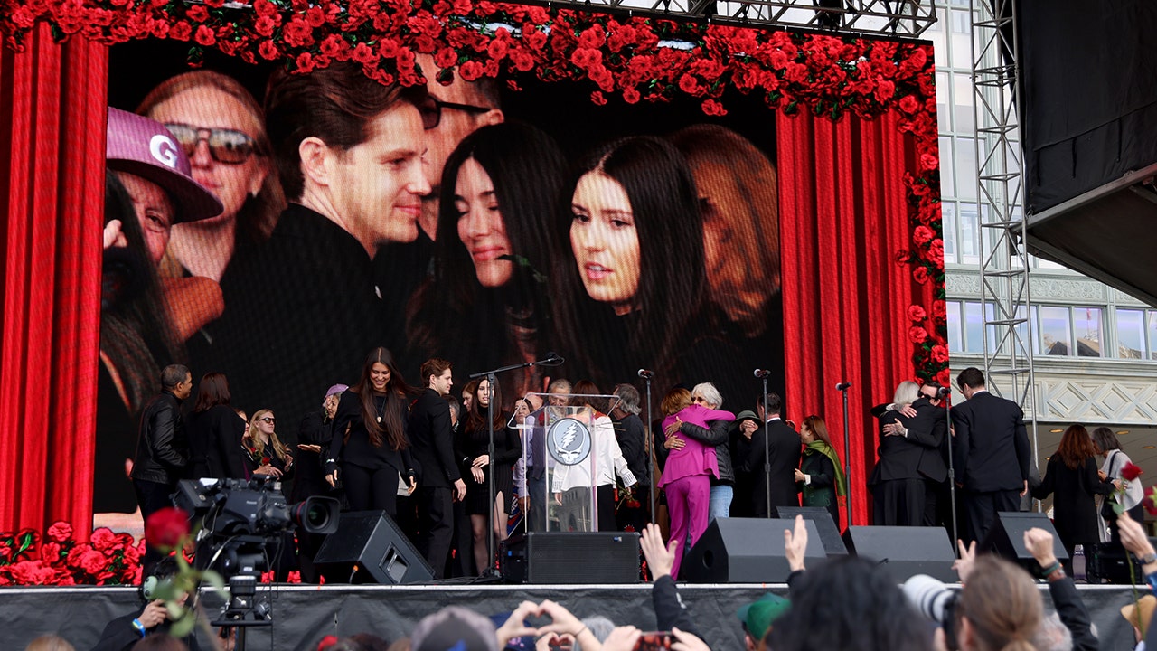 Nancy Pelosi faces social media backlash over behavior at Bob Weir ...