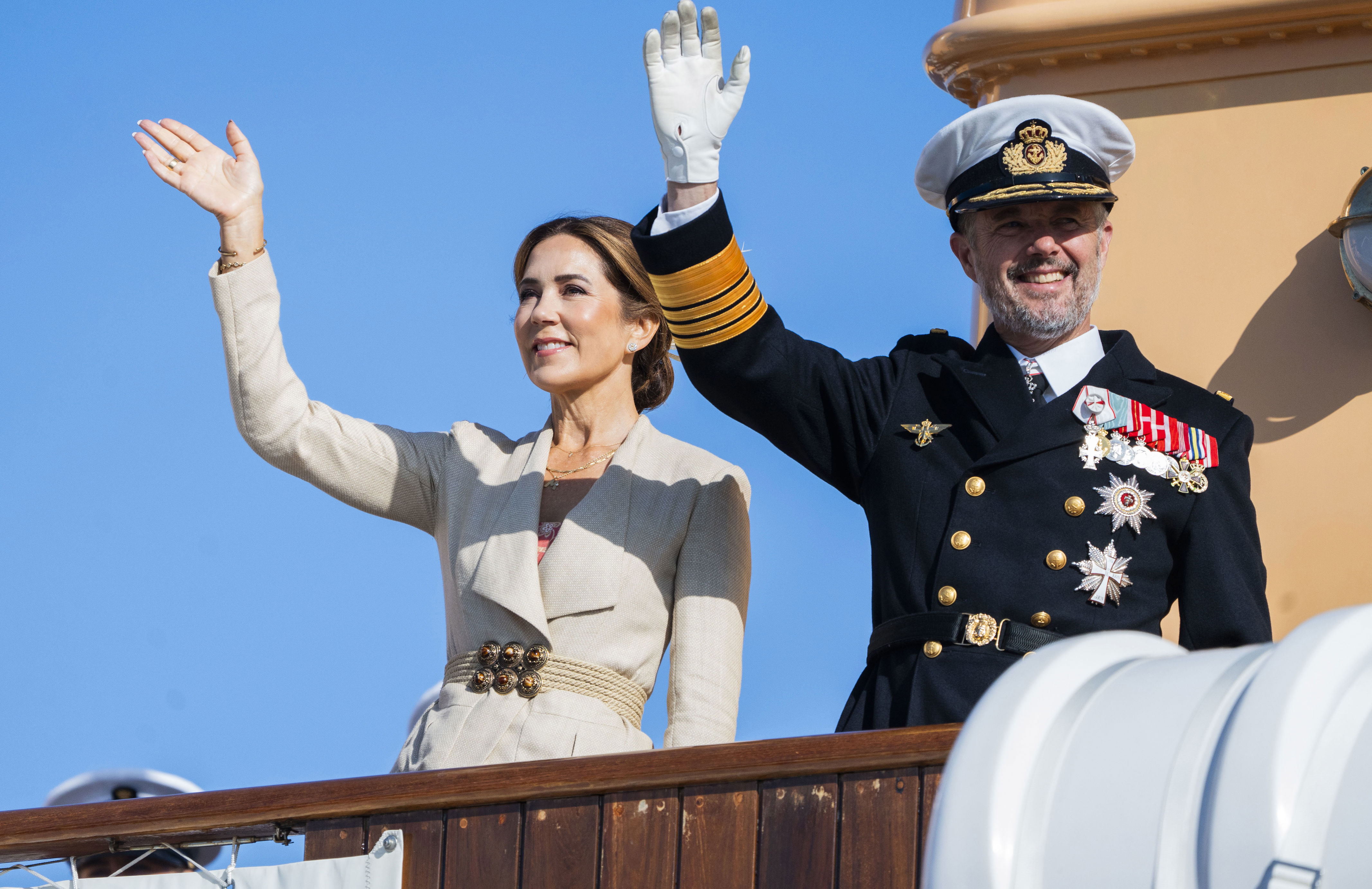 Prime Minister Anthony Albanese lets slip major royal is heading down ...