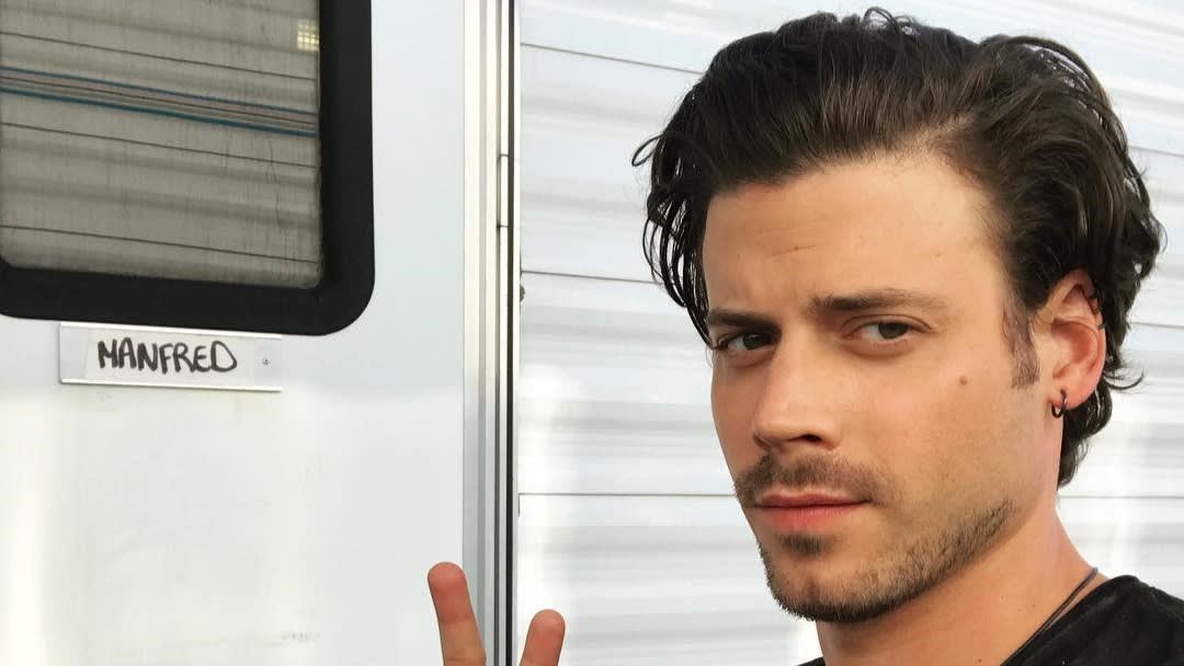 'Heated rivalry' star Francois Arnaud responds to trolls amid dating ...