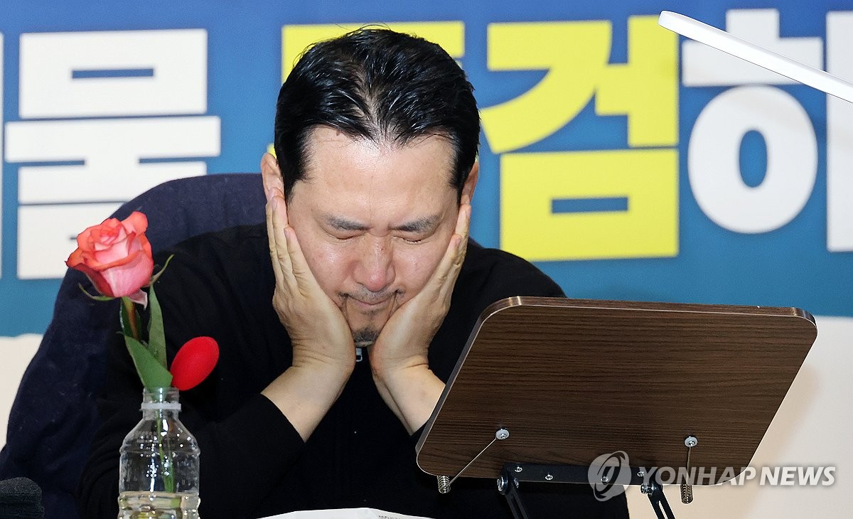 Opposition leader on hunger strike