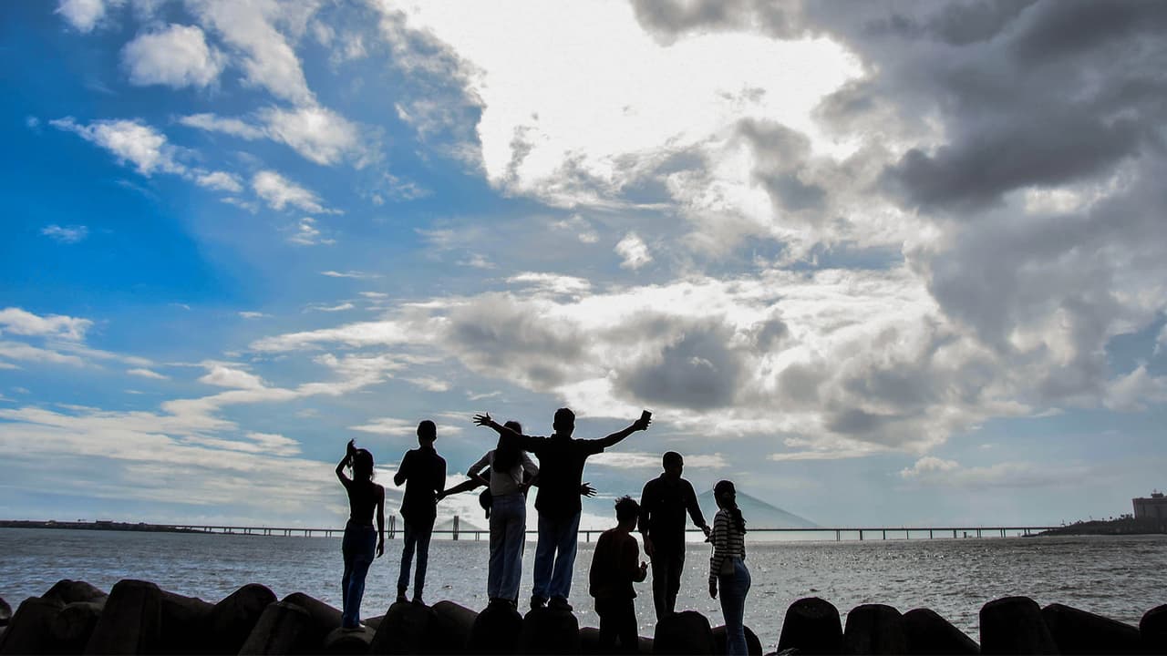 Mumbai latest weather update: Mild morning and warm afternoon expected ...