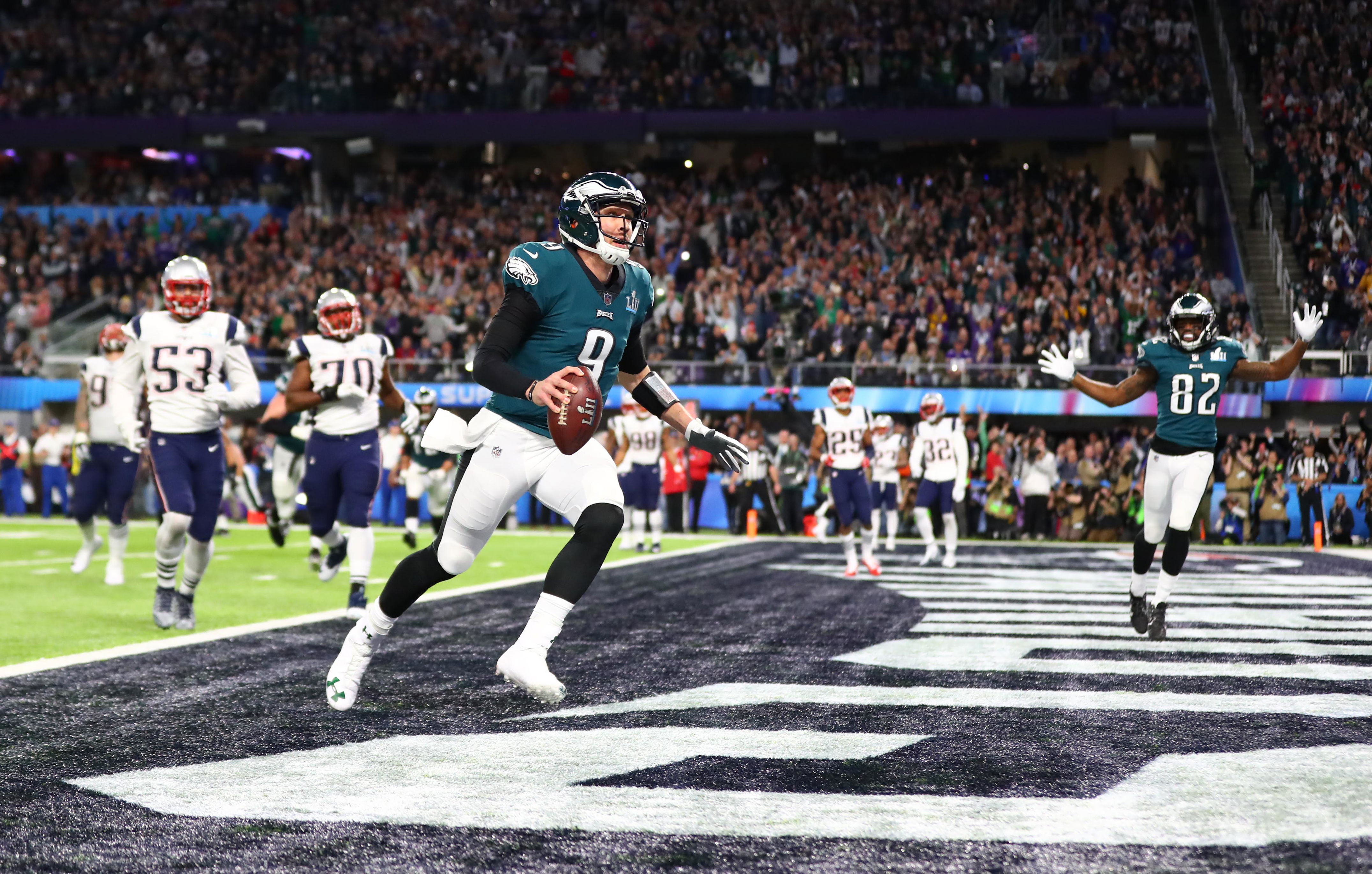 Nick Foles jabs the Patriots while comforting Broncos fan ahead of AFC ...