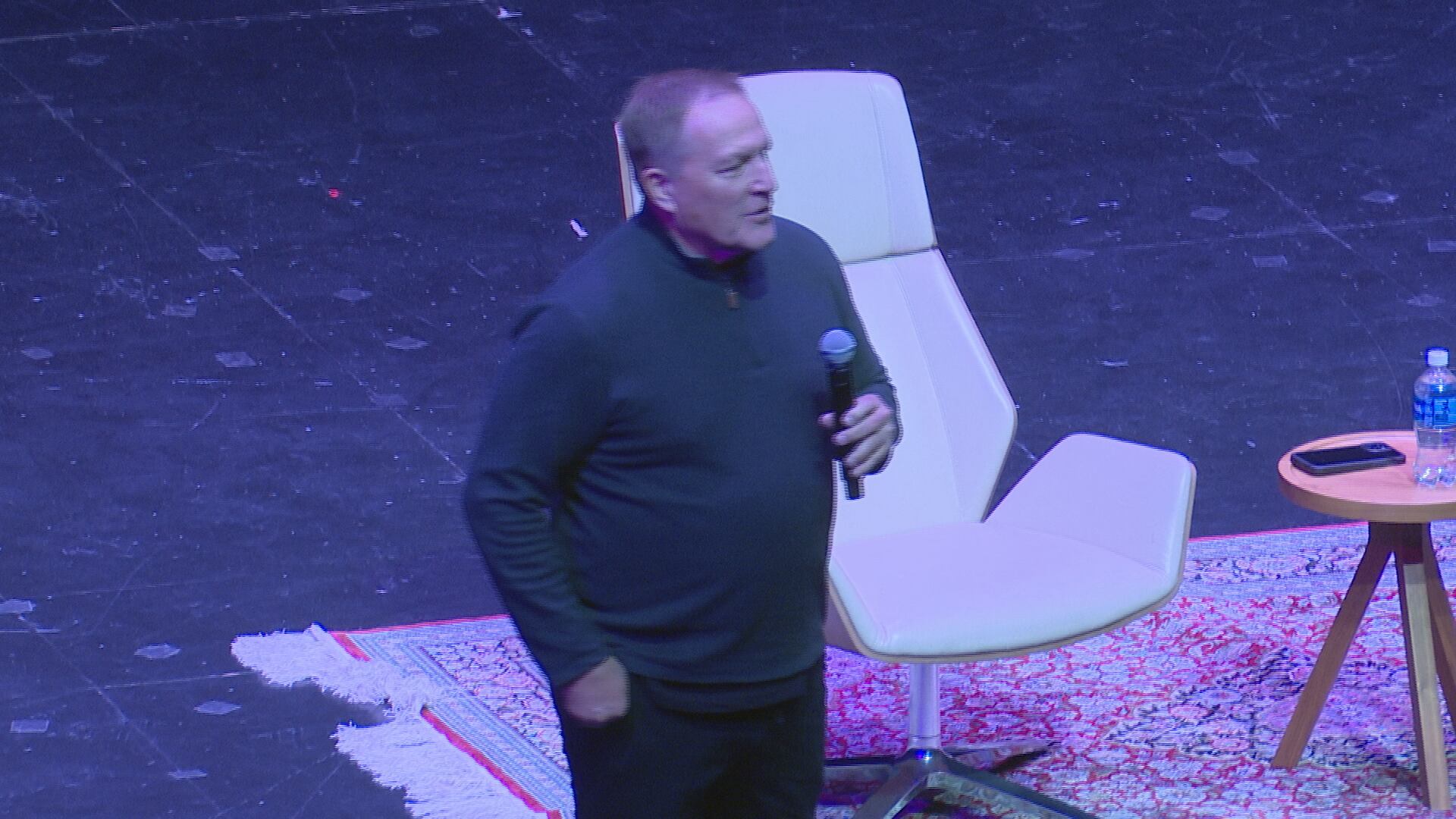 Brewers’ Pat Murphy speaks to fans