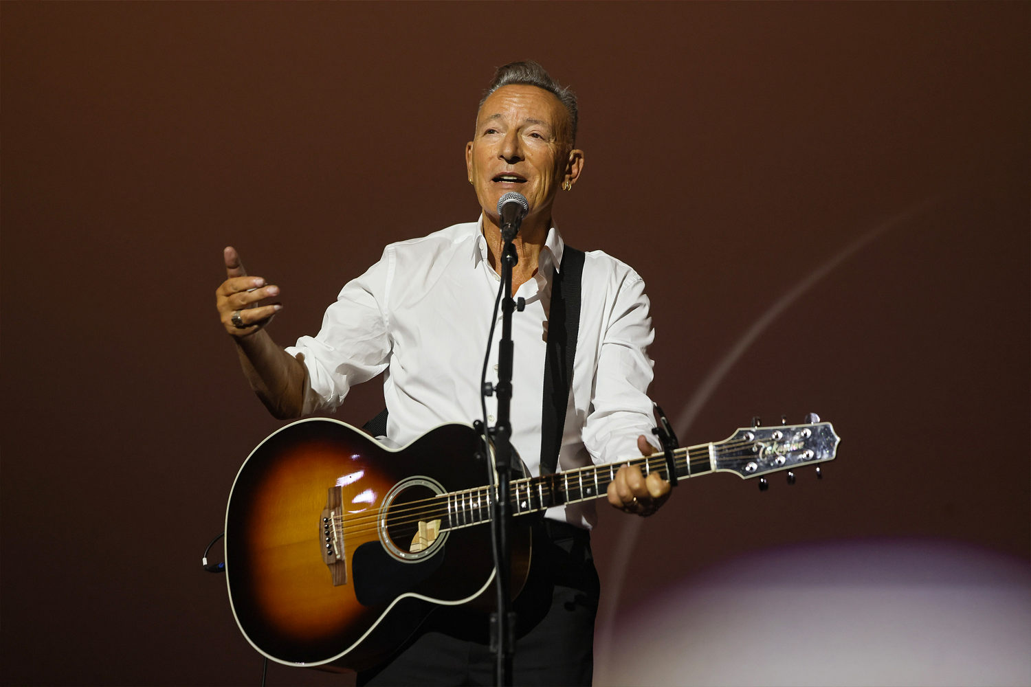 Bruce Springsteen dedicates song to Renee Good, decries crackdown on ...
