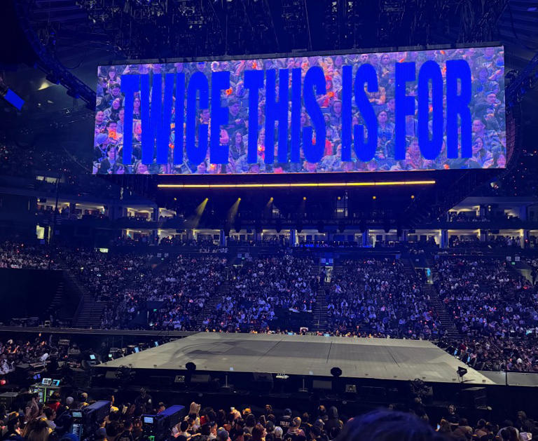 Twice overcomes injury in electrifying return to Oakland Arena