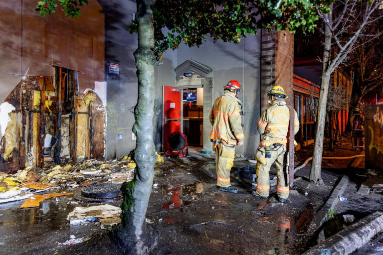 Fire started at homeless camp damages Red Robin restaurant in Lloyd ...