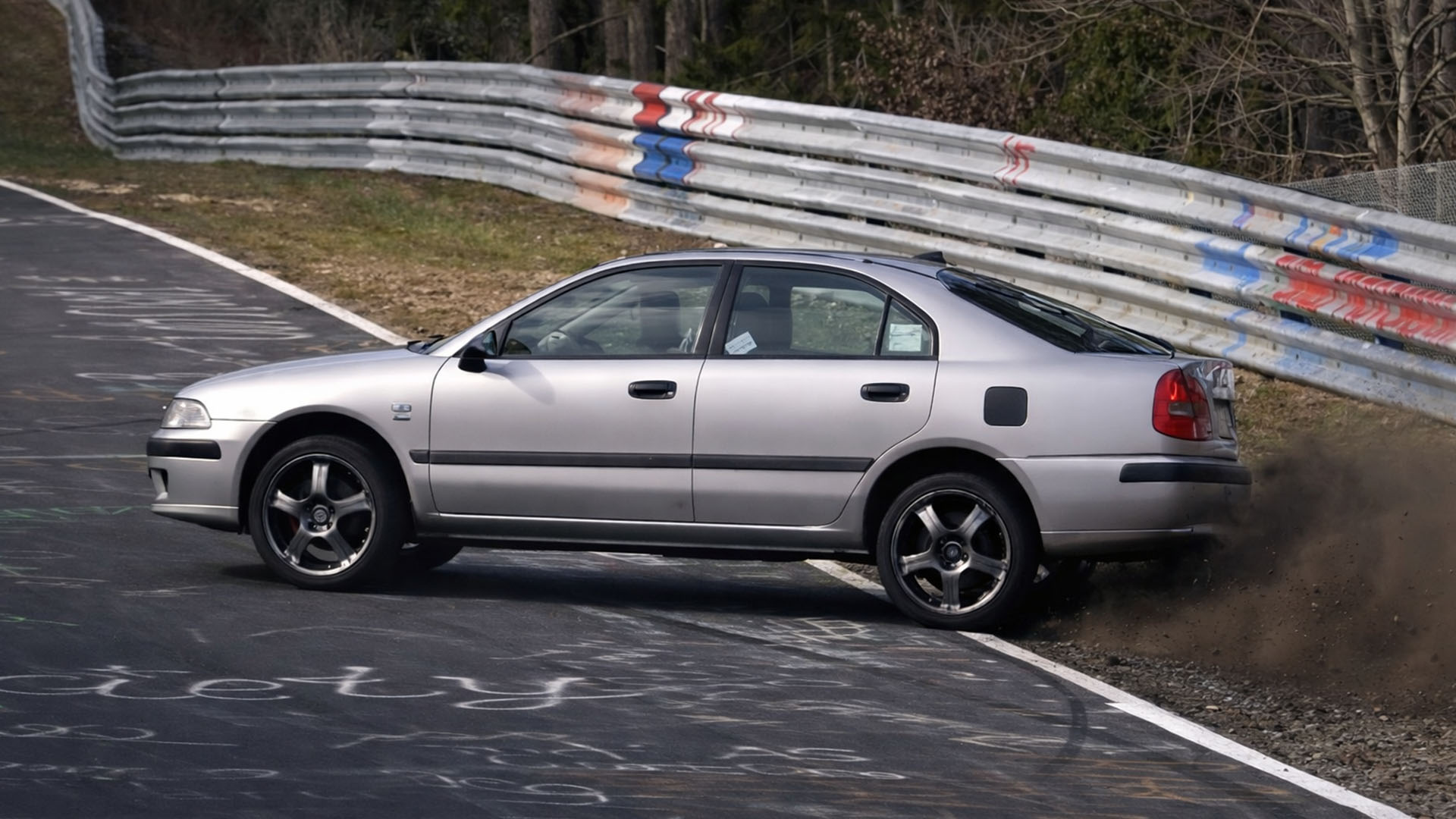 Driver almost loses control at Nordschleife