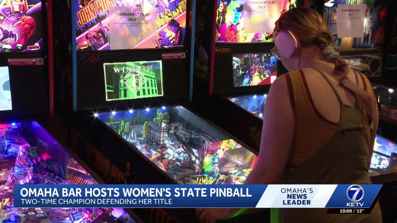 Omaha bar hosts women's state pinball