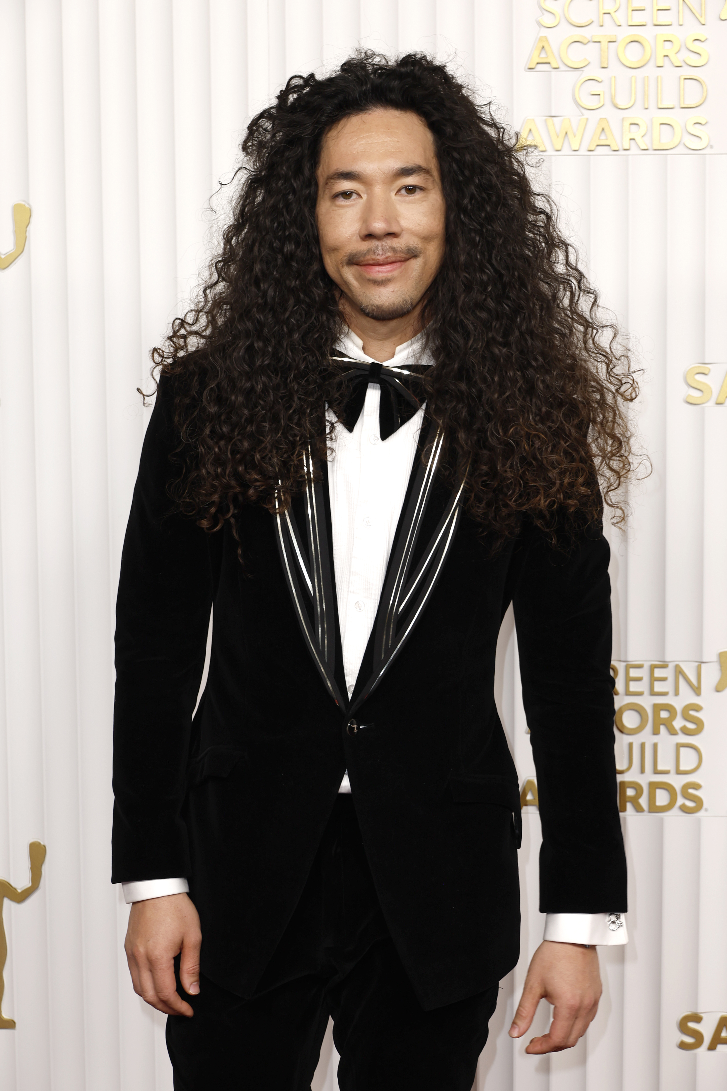 Glambot pioneer defends JLo following 'rude' red carpet snub