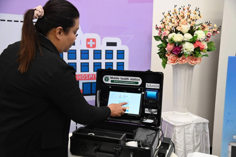 สธ. คิกออฟ 'หมอพร้อม SUPER APP' เช็กประวัติ-นัดหมอ-คัดกรองโรค ในแอปฯเดียว