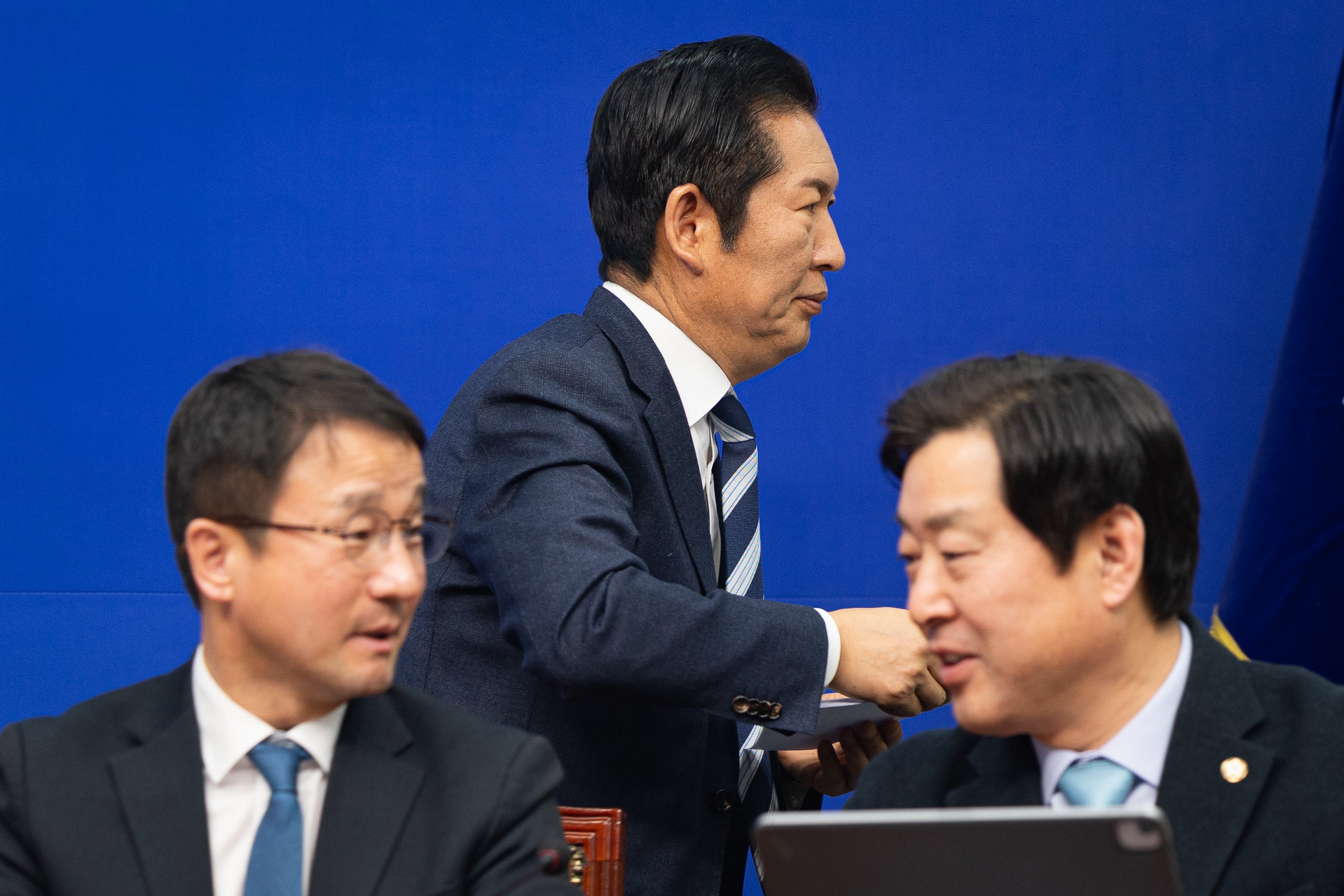 Democratic Party factions clash over one-person vote system