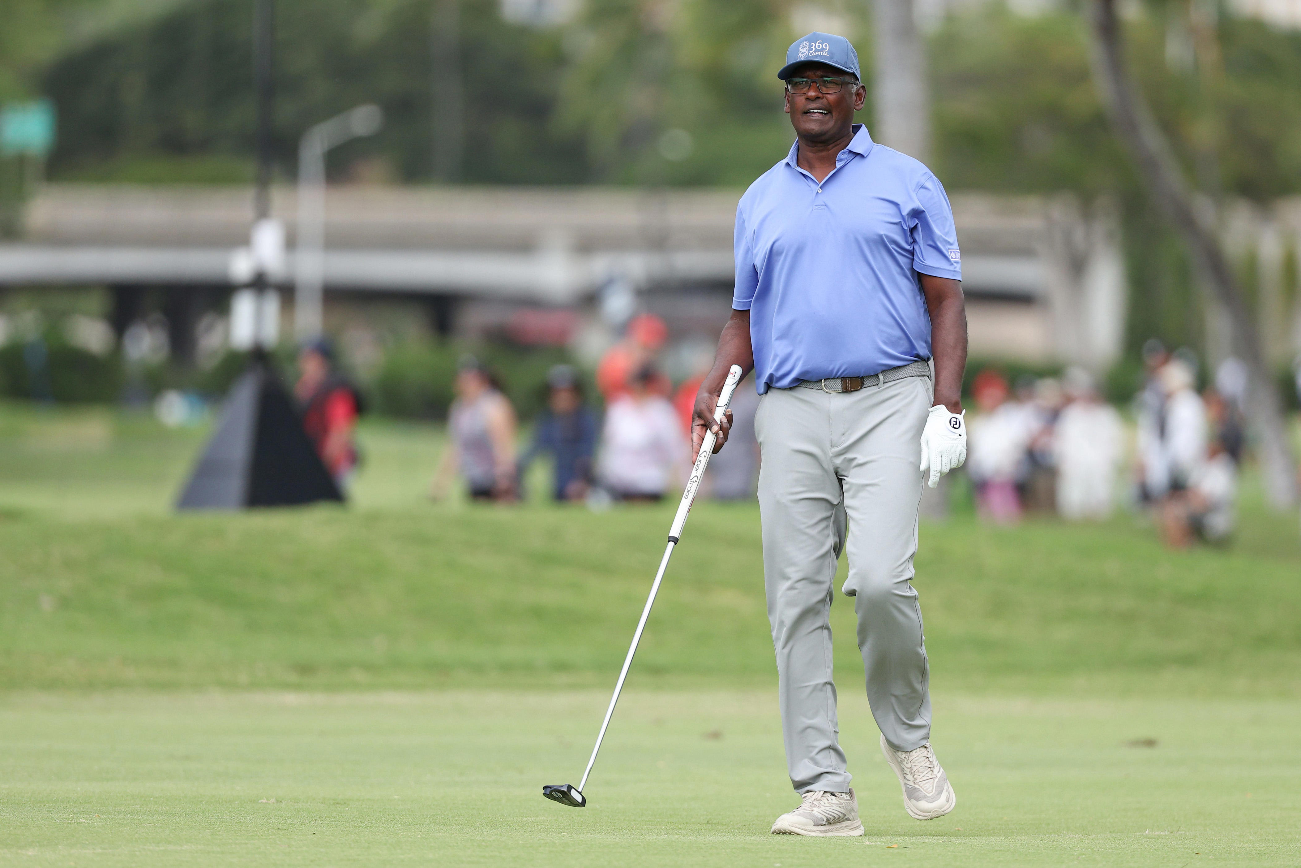 Vijay Singh shows the kids he's still got game at 2026 Sony Open