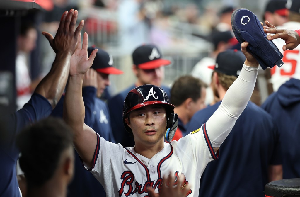 Braves’ Ha-seong Kim to miss at least four months after falling on ice ...