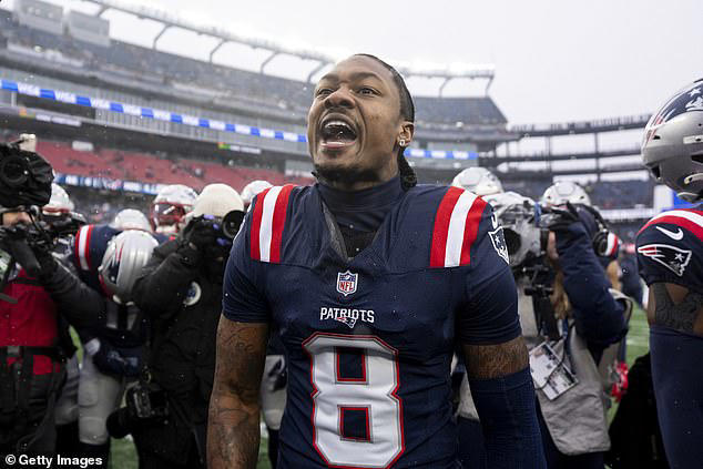 Cardi B trolls ESPN analysts after they snubbed boyfriend Stefon Diggs ...